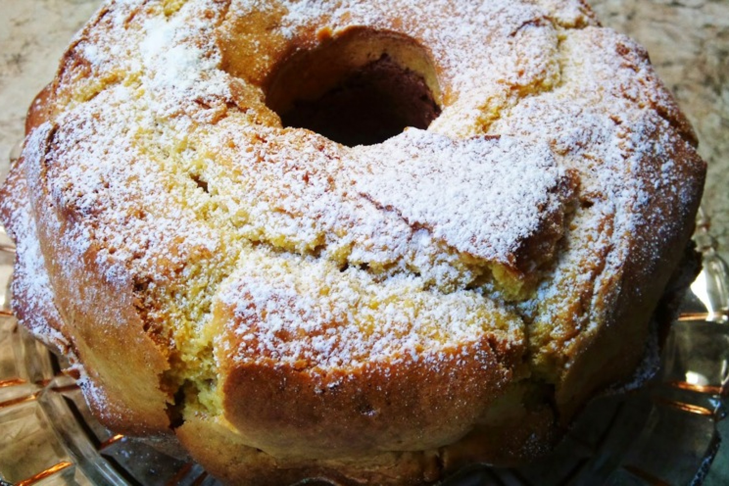 Κέικ ταψιού γεμιστό με κρέμα - Eimaimama.gr