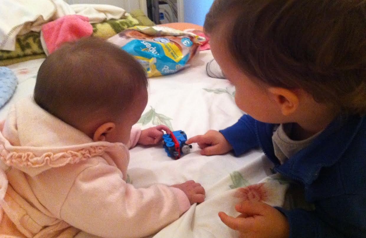 Tandem nursing: θηλάζοντας ταυτόχρονα τα δυο παιδάκια μου! - Eimaimama.gr
