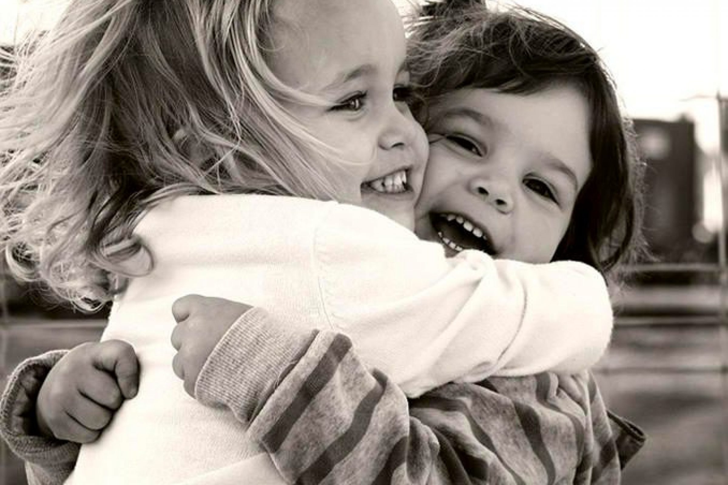 Αύγουστος Κορτώ: ένα βιβλίο για τη μητέρα του - Eimaimama.gr