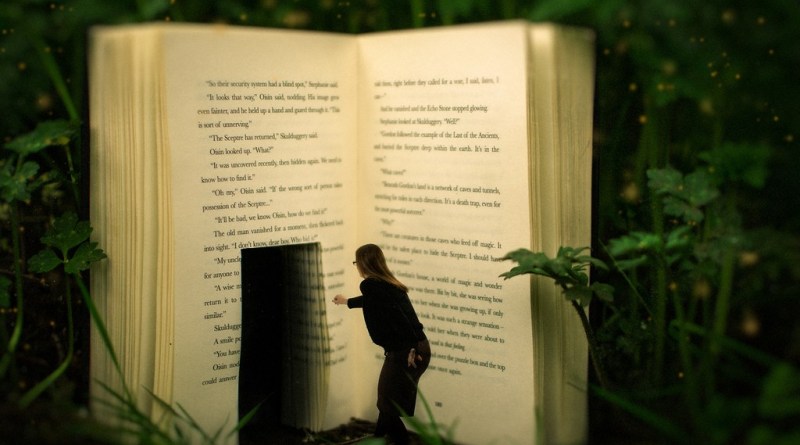 Τί συμβαίνει μέσα μας όταν “χανόμαστε” μέσα σε ένα βιβλίο - Eimaimama.gr