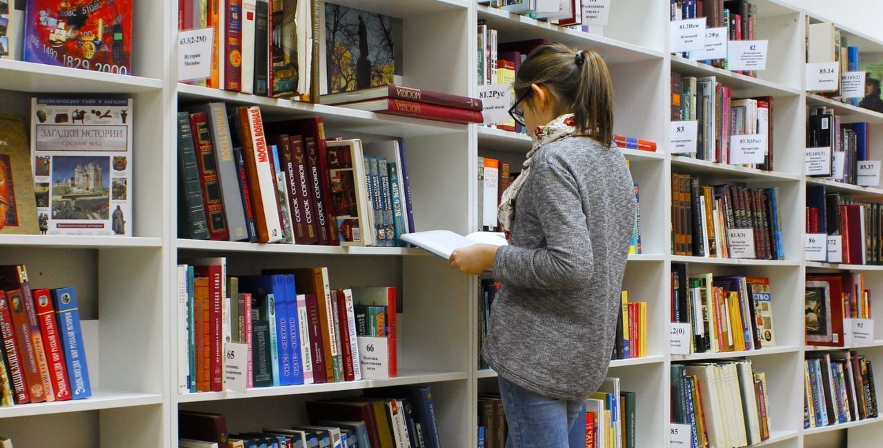 Έφηβοι παίρνουν δωρεάν βιβλία αν κλείσουν τα κινητά τους - Eimaimama.gr