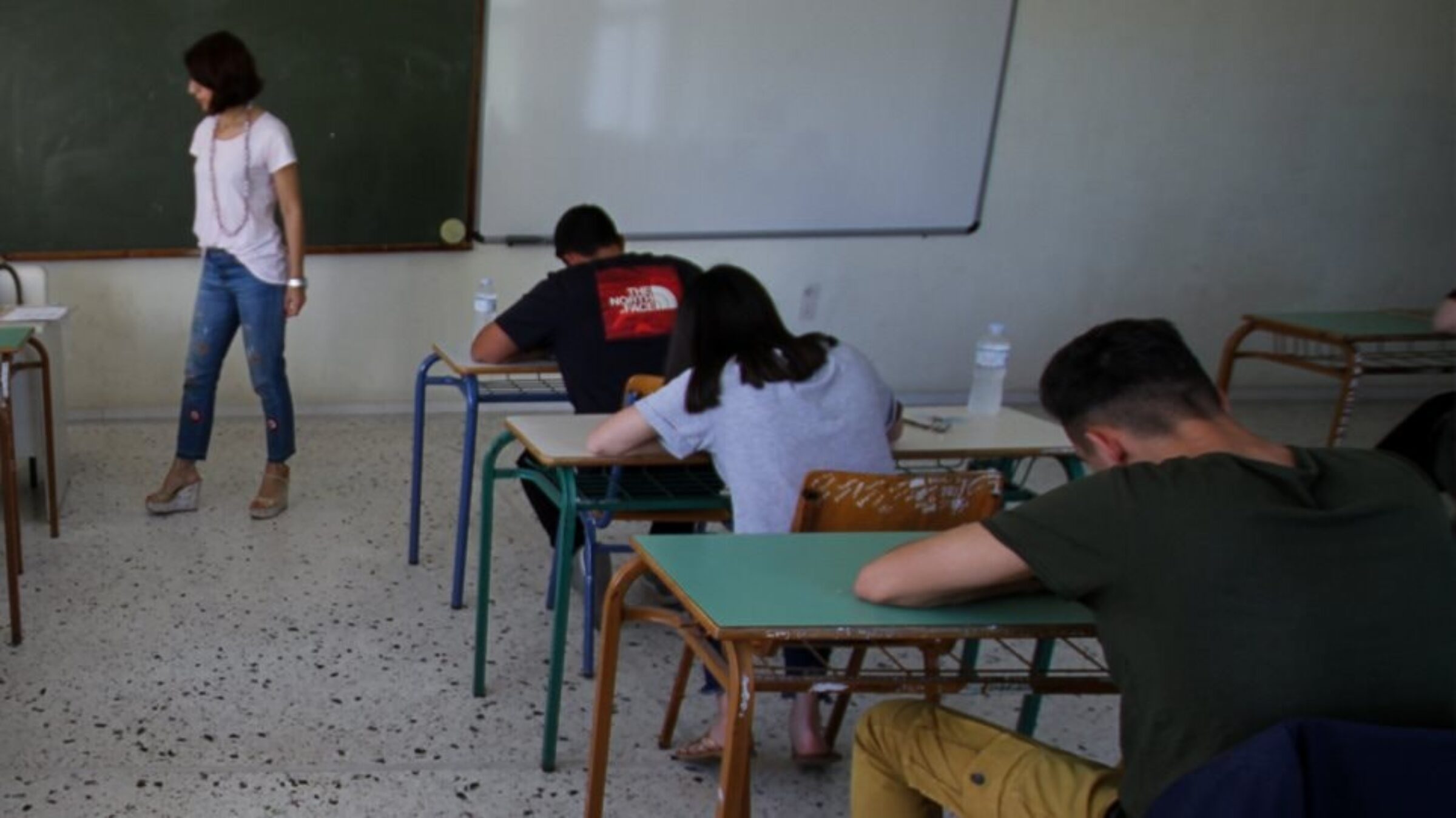 ΕΝΑΣ ΔΙΕΥΘΥΝΤΗΣ ΣΧΟΛΕΙΟΥ ΕΣΤΕΙΛΕ ΤΗΝ ΠΑΡΑΚΑΤΩ ΕΠΙΣΤΟΛΗ ΣΤΟΥΣ ΓΟΝΕΙΣ ...