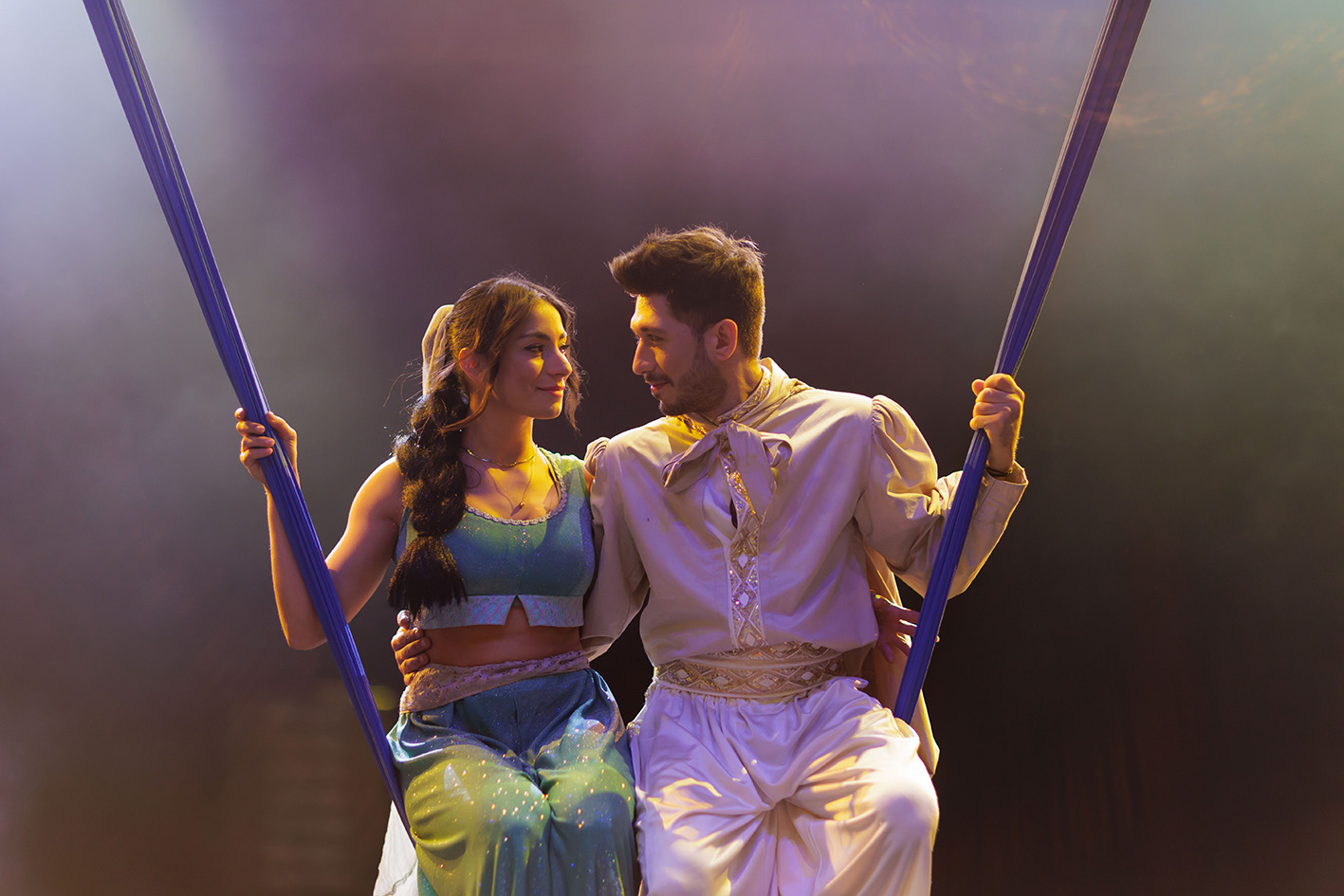 ΑΛΑΝΤΙΝ THE SHOW με τον Αντώνη Λουδάρο στο Θέατρο ΚΟΛΟΣΣΑΙΟΝ - Eimaimama.gr